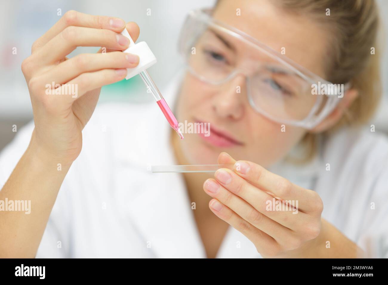 woman doing research science lab Stock Photo - Alamy