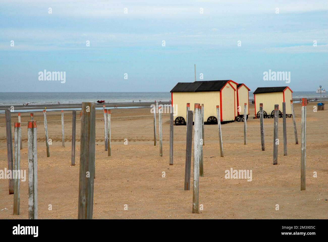 BEACH CABINS - TRAILER BEACH - SUN BED AND PARASOL - BEACH - SEA ...