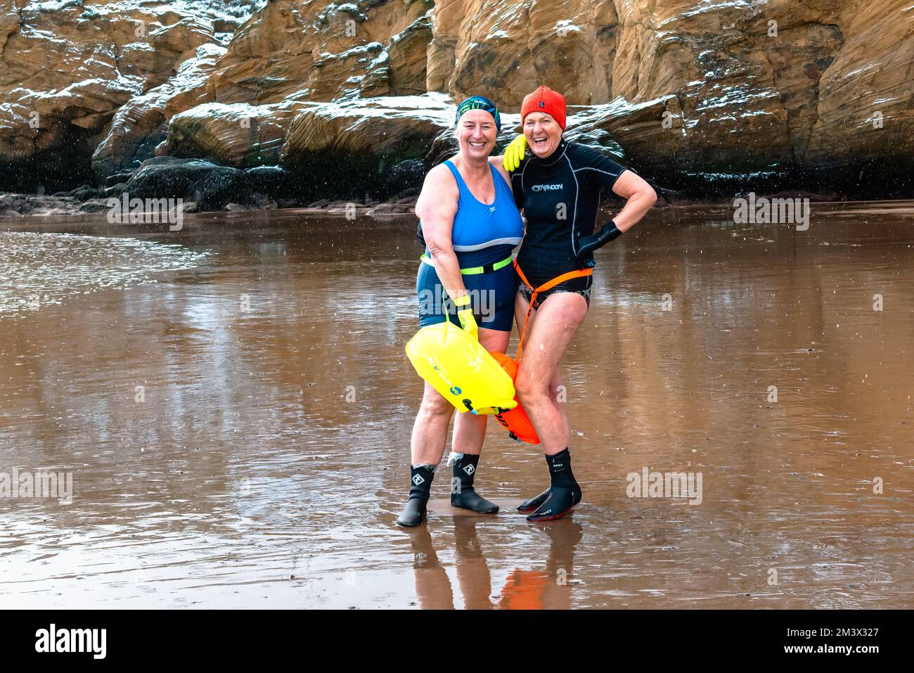 Cullercoats caves hi-res stock photography and images - Alamy