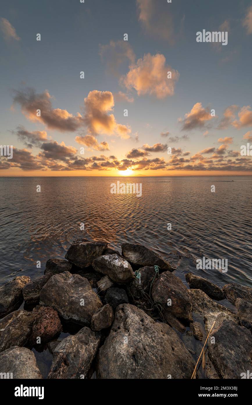Take advantage of the last ray of sun on the waters of the Mar Menor ...