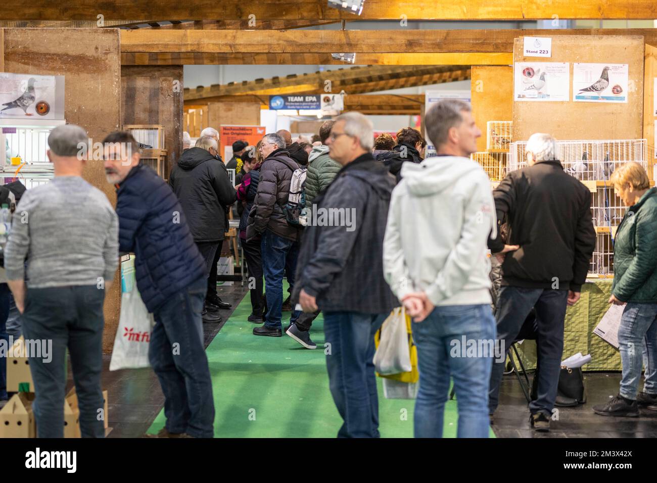 Dortmund, Germany. 17th Dec, 2022. Visitors stream through the ...