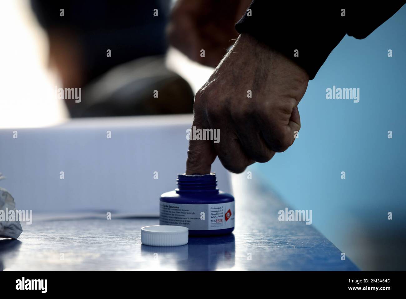 Ink finger vote tunisia hi-res stock photography and images - Alamy