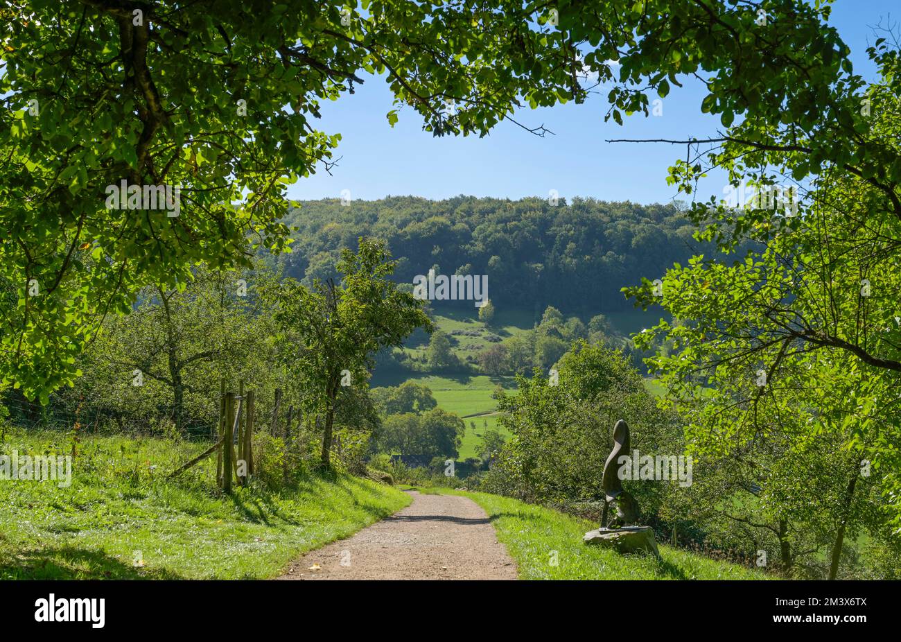 Spazierweg Skulpturenweg, Mineralguss, Kunst Gerhard Helmers ...