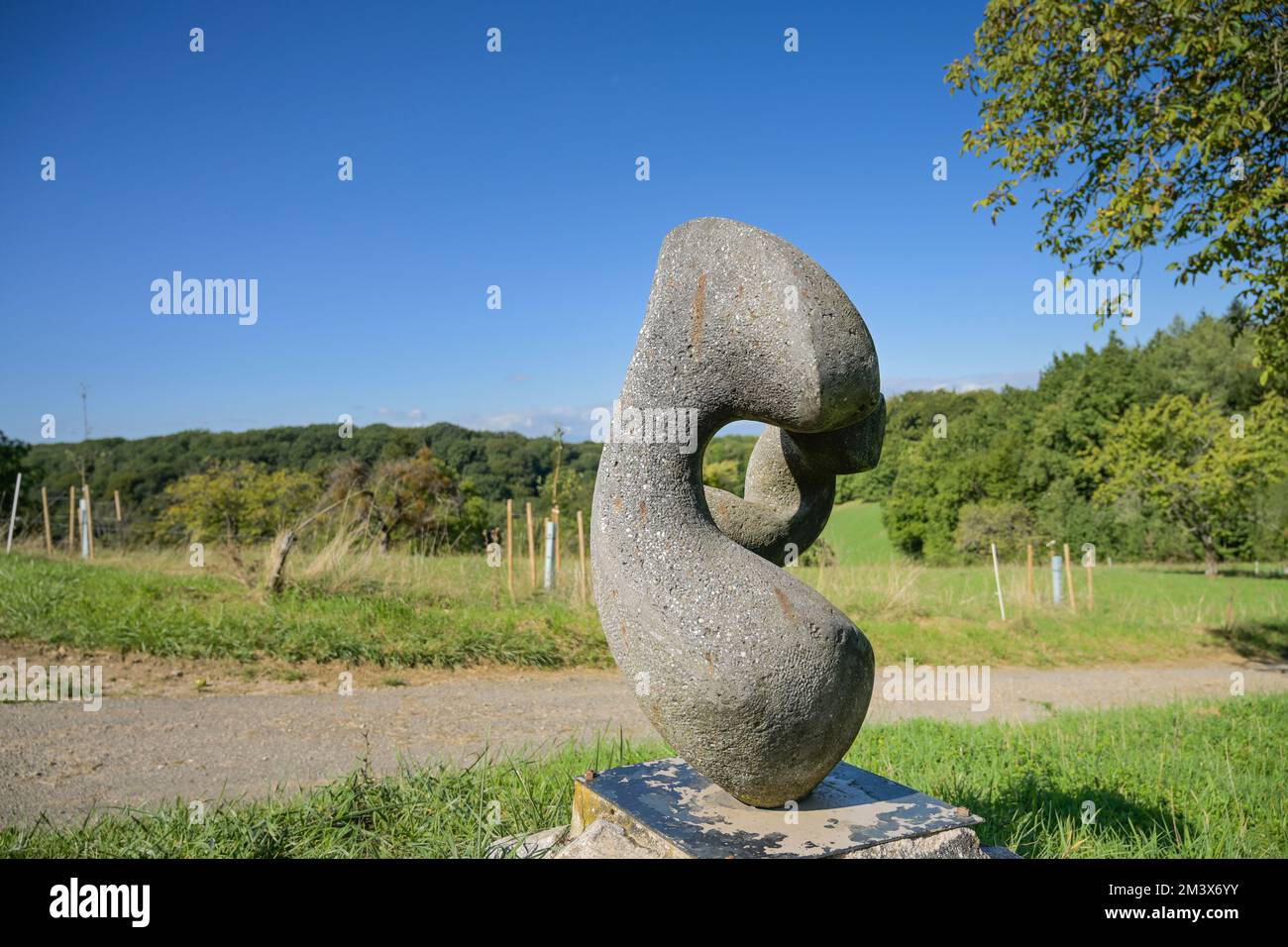 Spazierweg Skulpturenweg, Mineralguss, Kunst Gerhard Helmers ...