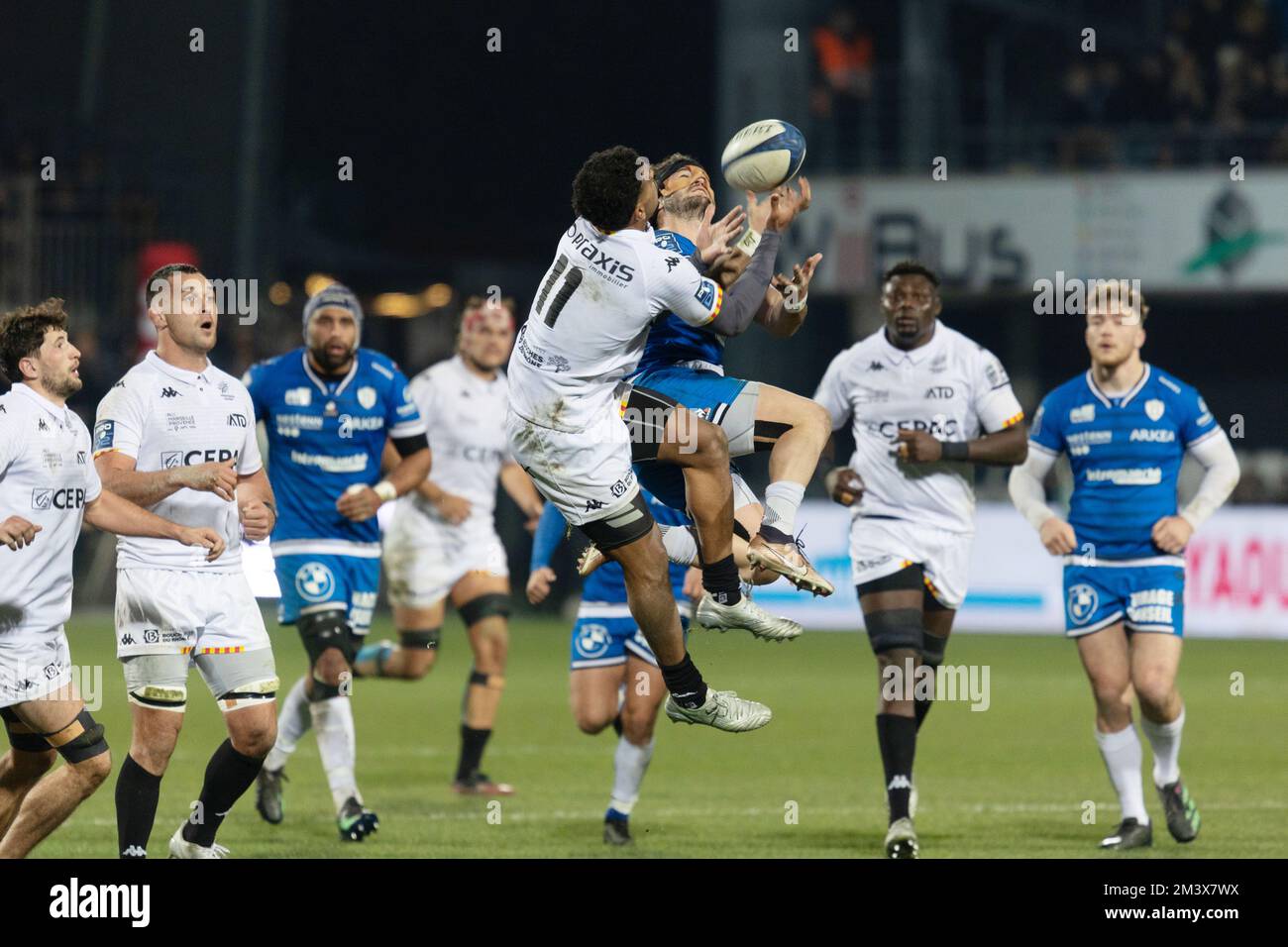 Kevin Bly of Provence Rugby and Romaric Camou of Vannes during the ...