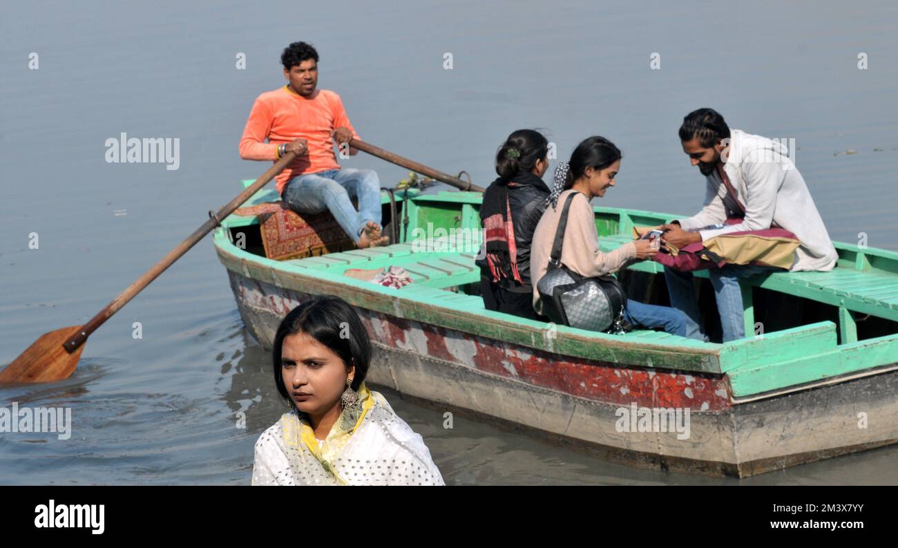 New Delhi, New Delhi, India. 17th Dec, 2022. photo shoot at bank of ...