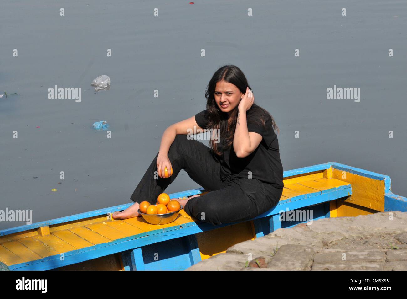 New Delhi, New Delhi, India. 17th Dec, 2022. photo shoot at bank of ...