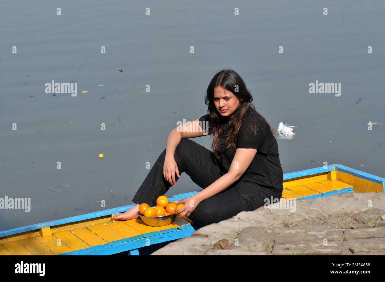 New Delhi, New Delhi, India. 17th Dec, 2022. photo shoot at bank of ...
