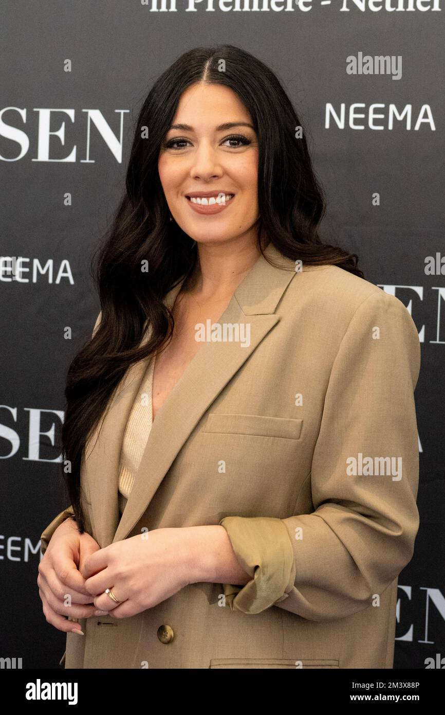 Elizabeth Tabish at the premiere of The Chosen at the Eye Filmmuseum in ...