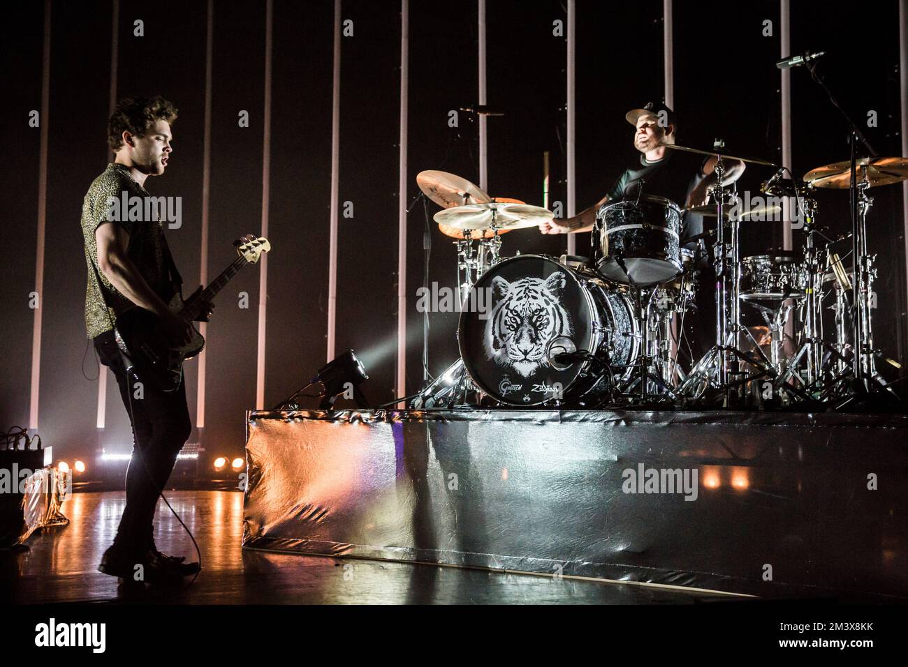 Royal blood shoot hi-res stock photography and images - Alamy