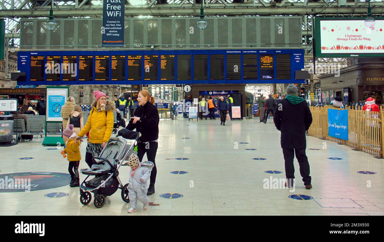 Glasgow, Scotland, UK 17th December, 2022. GMT rail strike saw a picket ...