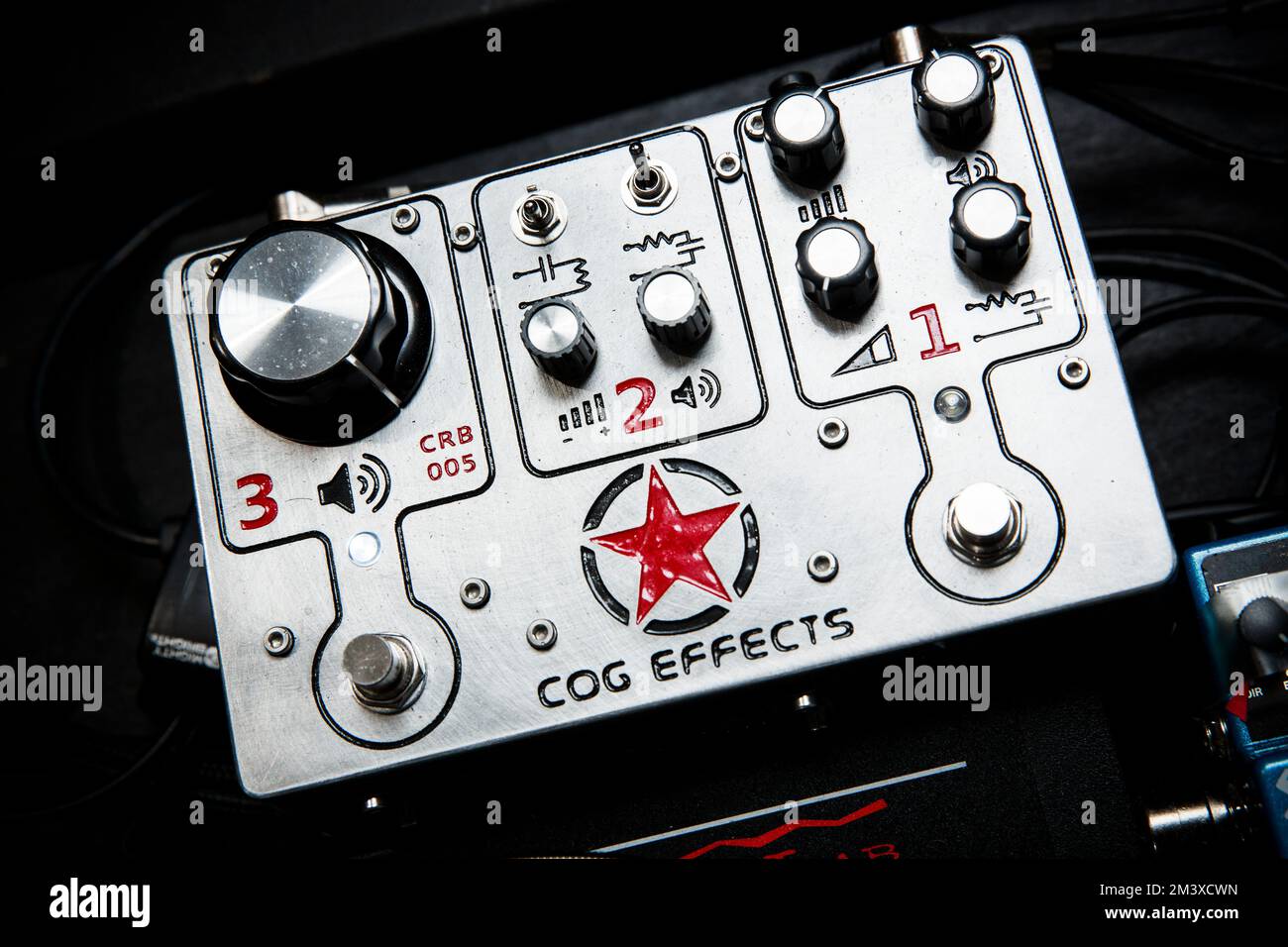 Royal blood guitar pedal hi-res stock photography and images - Alamy Royal blood guitar pedal hi-res stock photography and images - Alamy