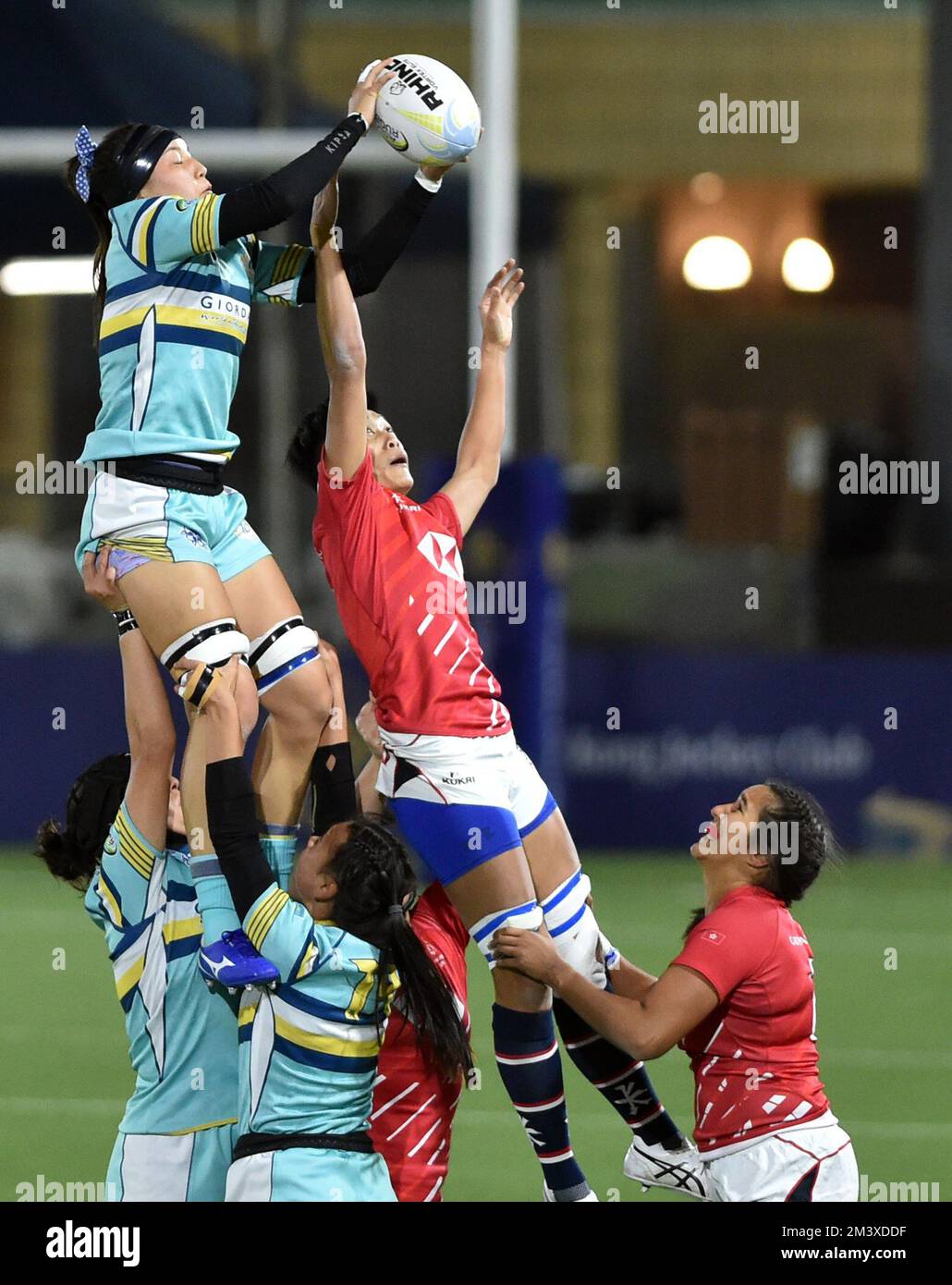 Hong Kong, China. 17th Dec, 2022. Chow Mei Nam (top R) of China's Hong ...