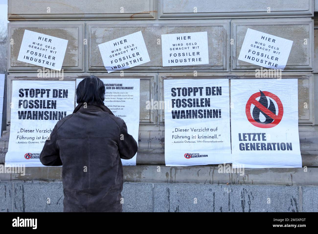 Hamburg, Germany. 17th Dec, 2022. Climate activists from the group ...