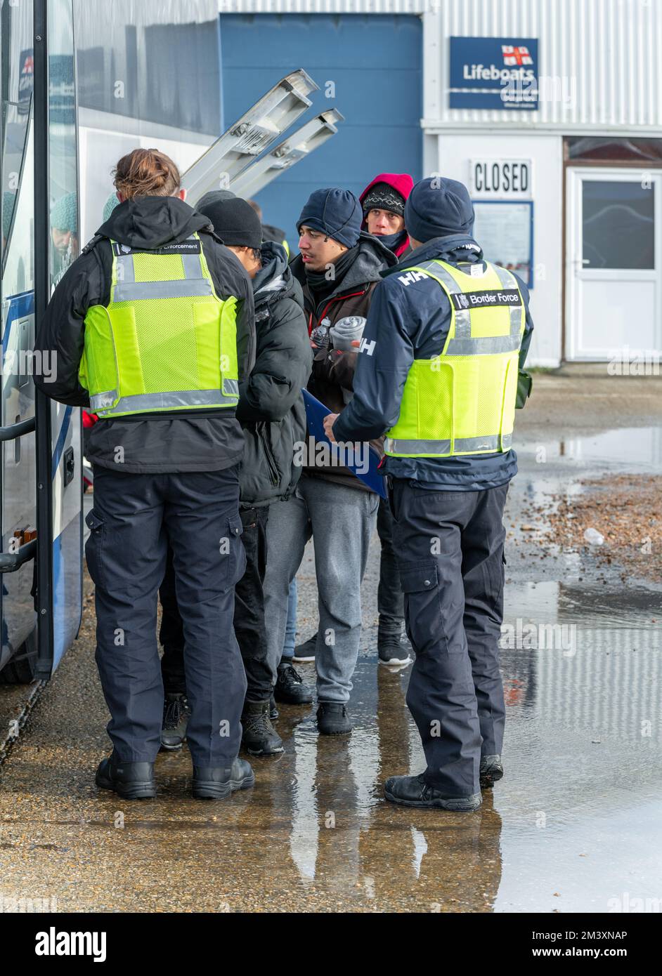 Dungess, Kent, UK. 17th Dec, 2022. Migrants arriving on the beach at ...
