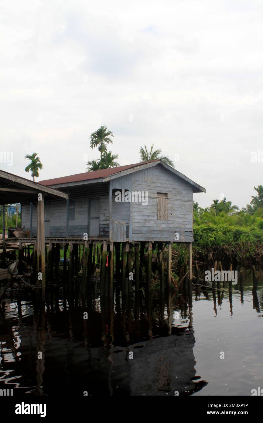 Stilt dwellings hi-res stock photography and images - Alamy