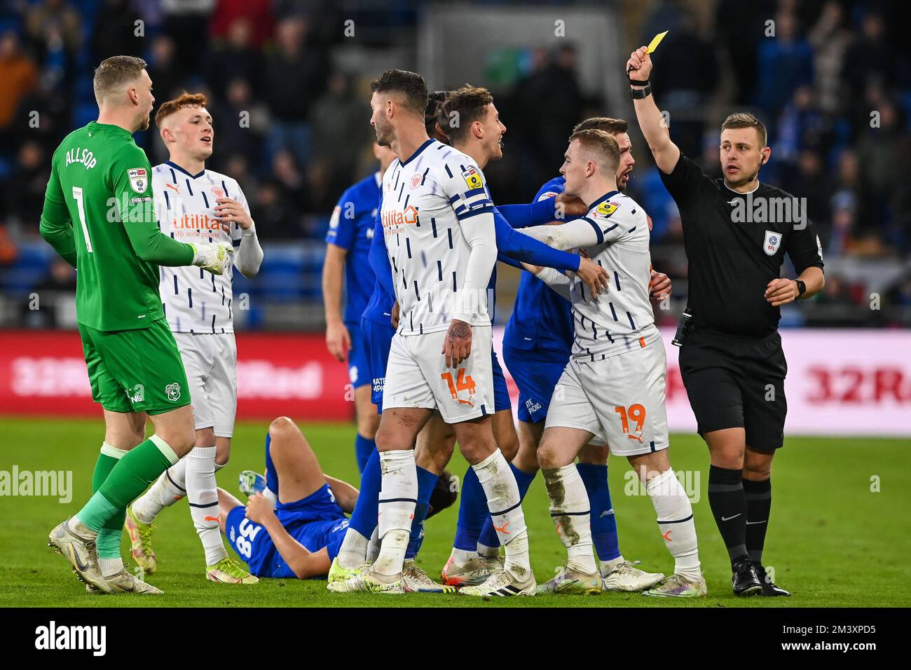 Tellow card hi-res stock photography and images - Alamy