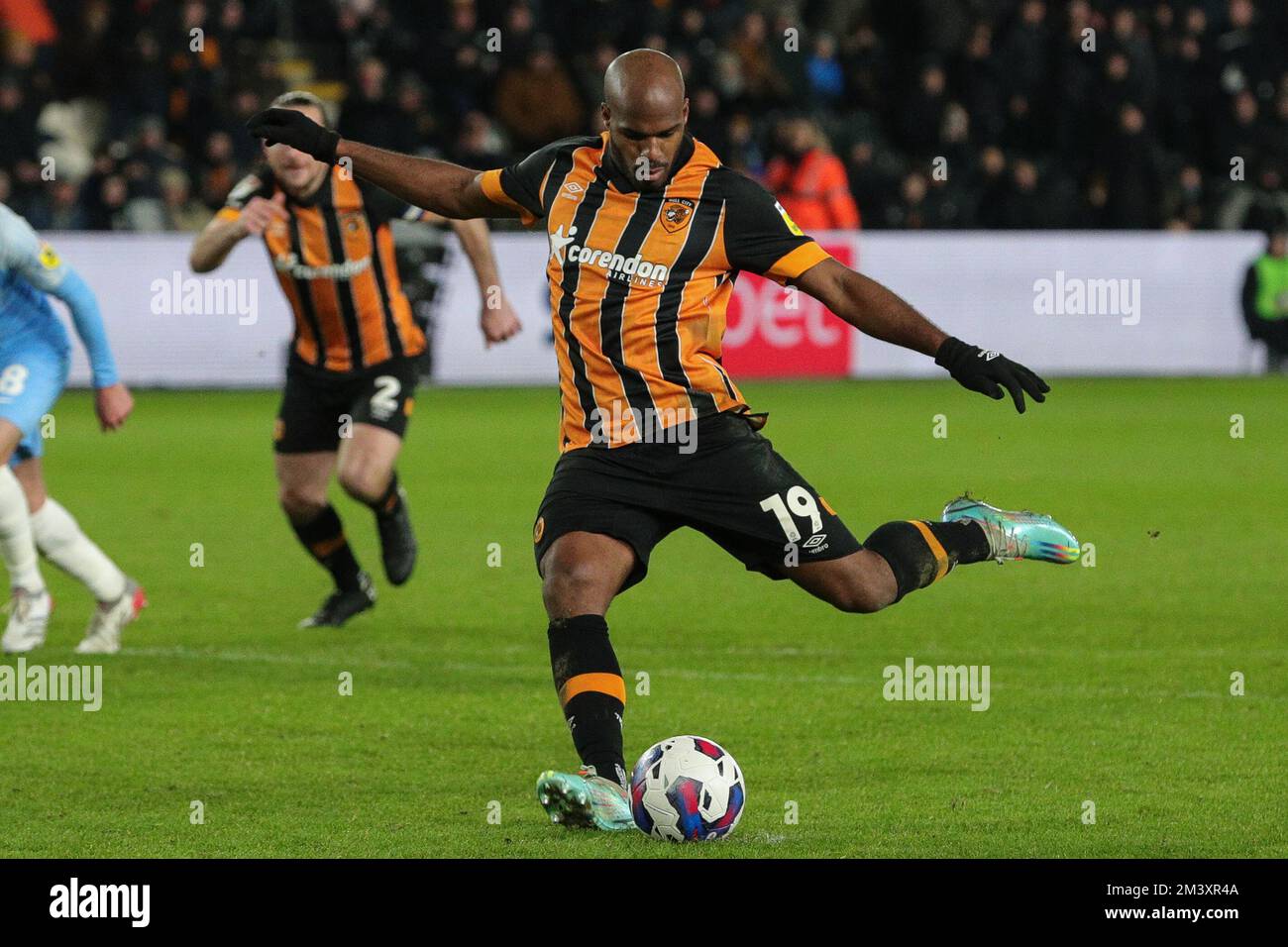 scar-estupi-n-19-of-hull-city-shoots-from-the-penalty-spot-but-fails