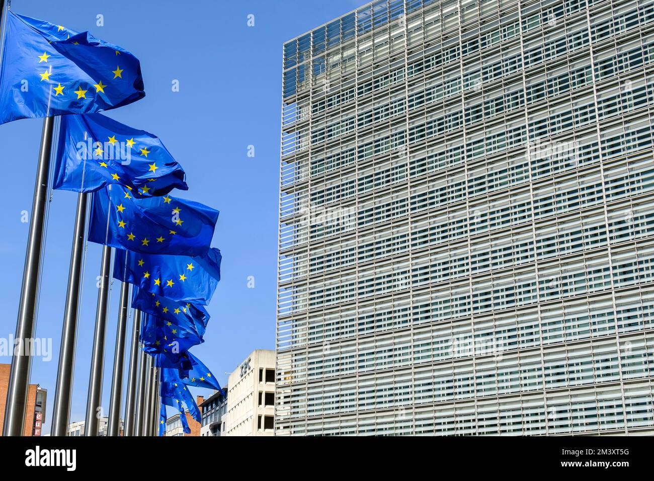 Berlaymont drapeaux europeens | European flags around schuman and ...