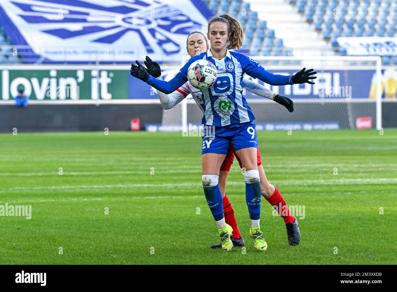 Gent, Belgium. 17th Dec, 2022. Amber Maximus (9) of Gent and Pauline ...