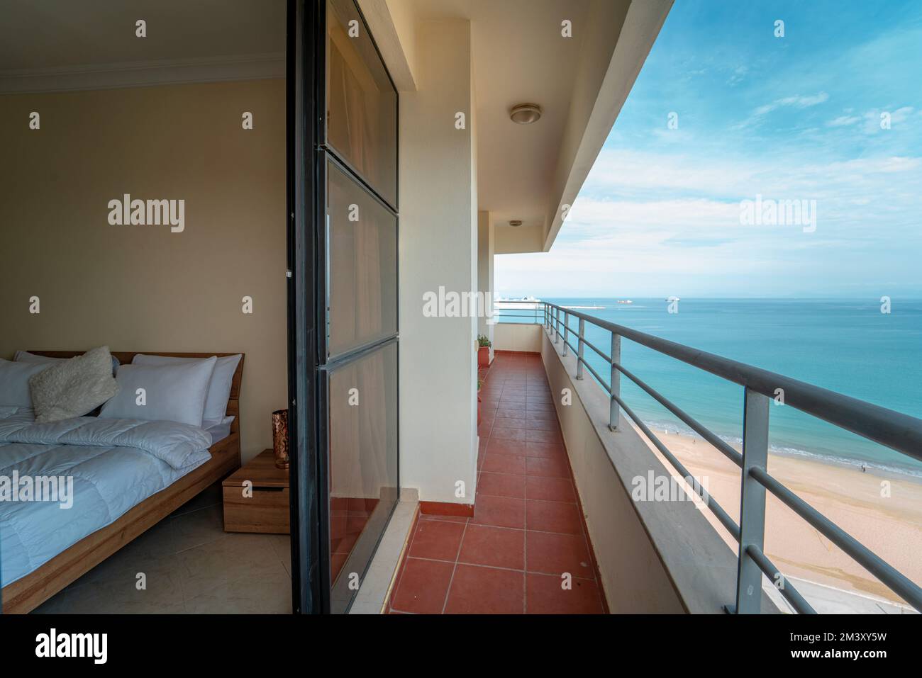 Balcony apartment over water hi-res stock photography and images - Alamy
