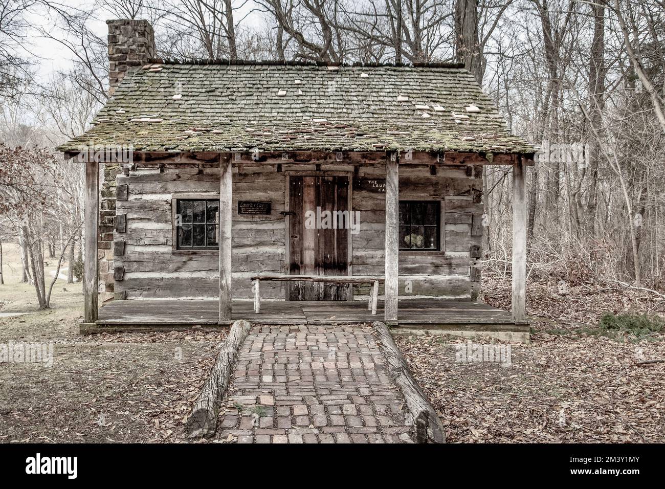 rustic log cabin Stock Photo - Alamy