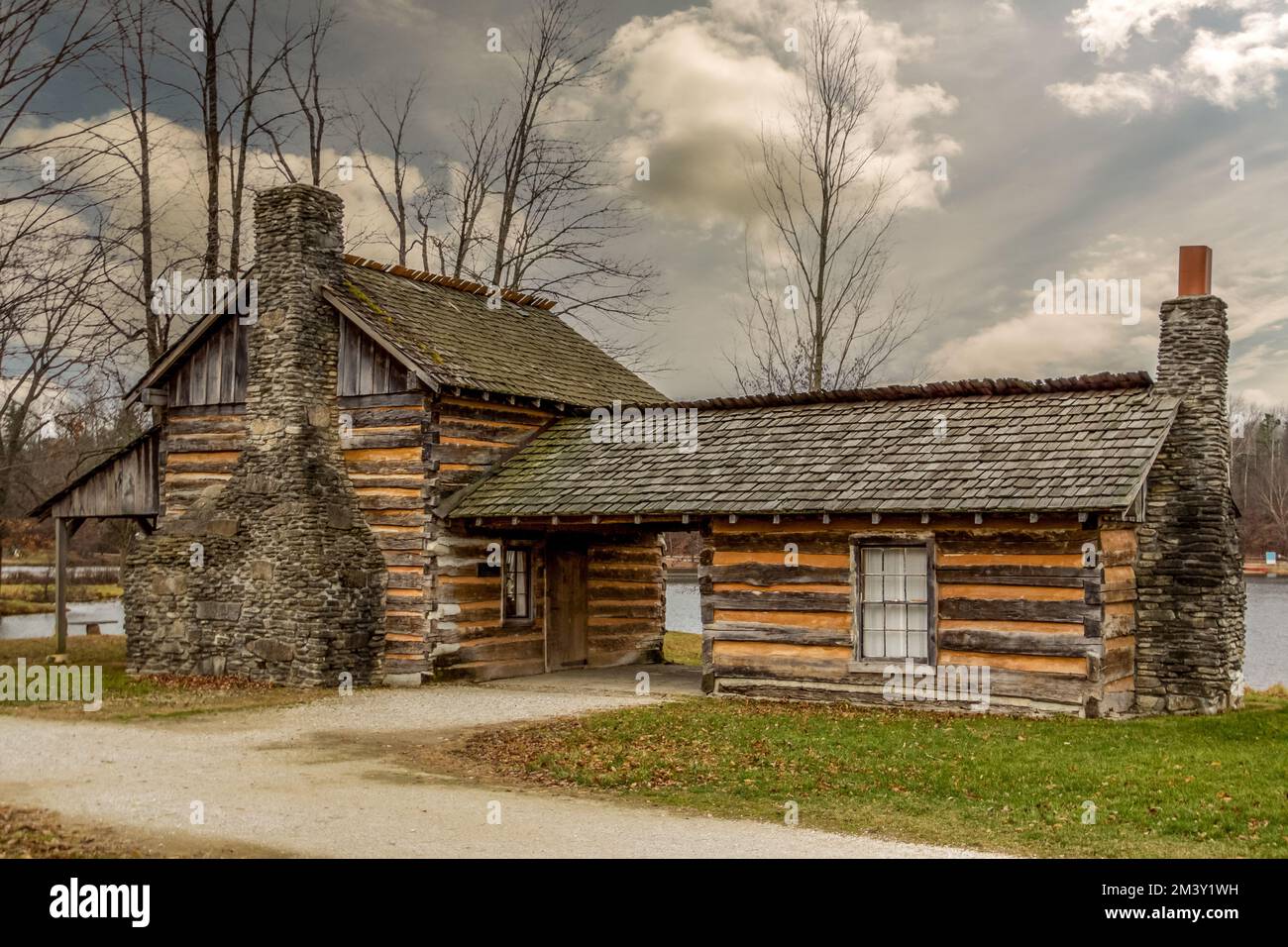 rustic log cabin Stock Photo - Alamy