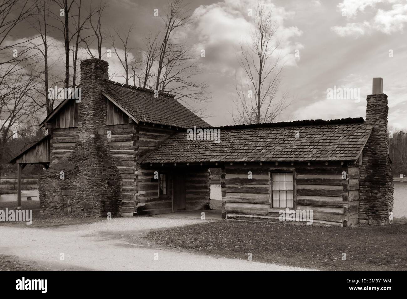 Hillbilly cabin hi-res stock photography and images - Alamy