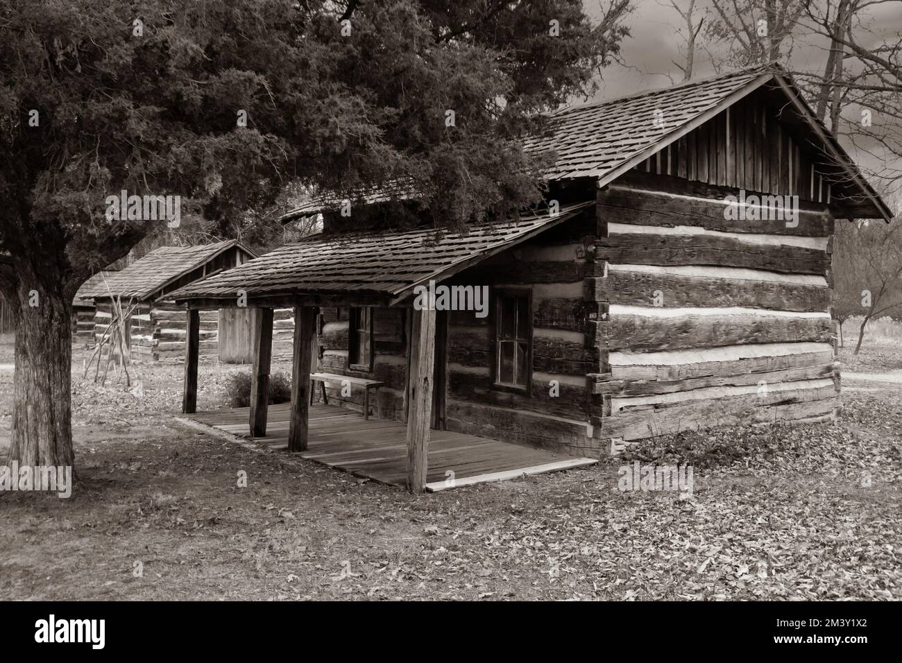rustic log cabin Stock Photo - Alamy