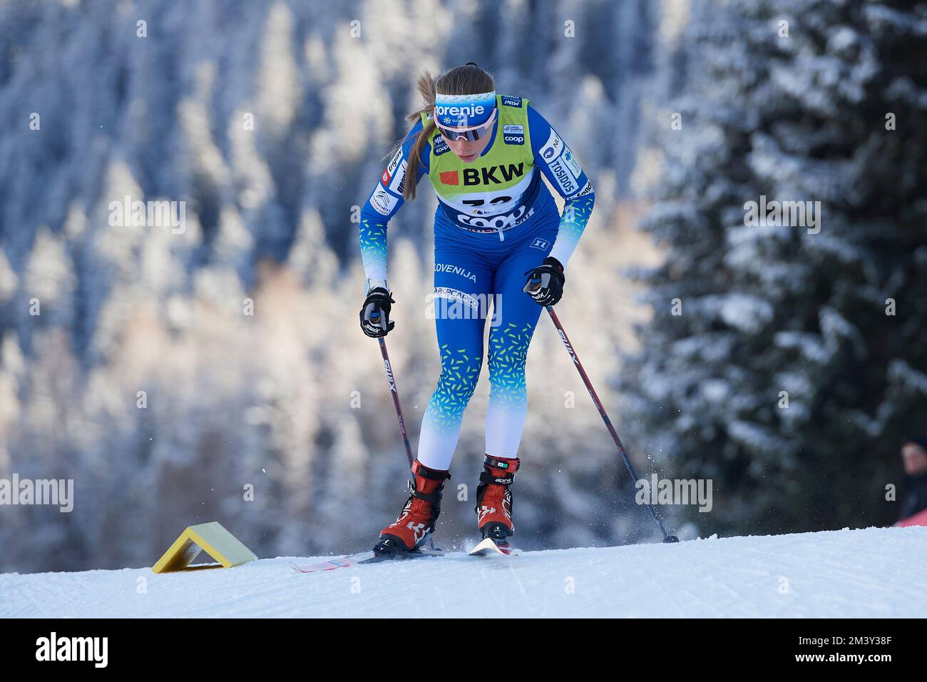 Davos, Schweiz, 17. Dezember 2022. Anja Mandeljc beim Sprint Rennen am ...