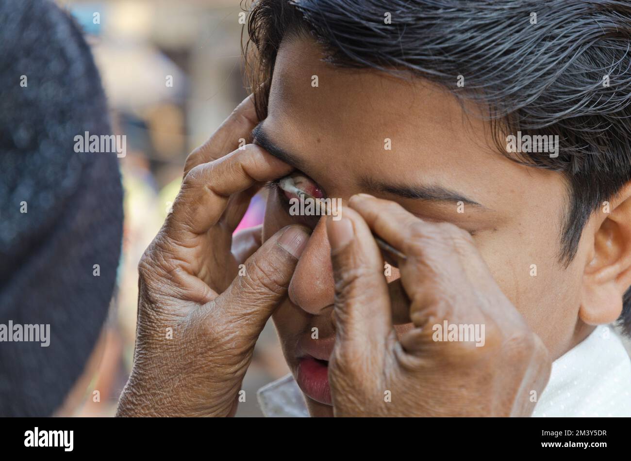 Cleaning the streets in india hi-res stock photography and images - Alamy