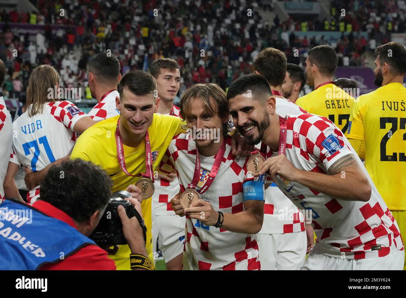 The croatian team celebrates the victory hi-res stock photography and ...