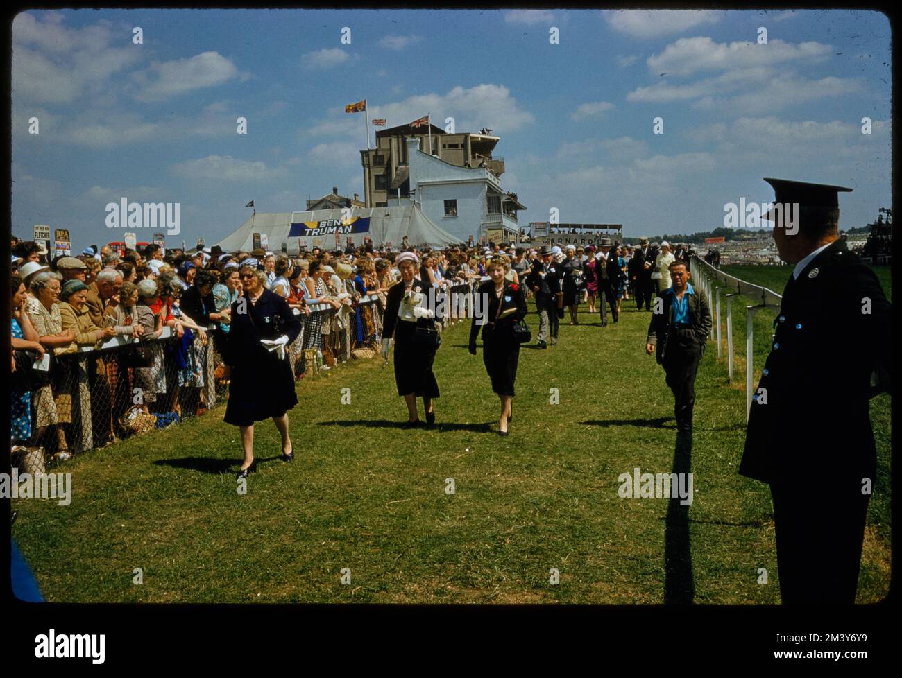 English Derby at Epsom Downs, Extras, Toni Frissell, Antoinette ...