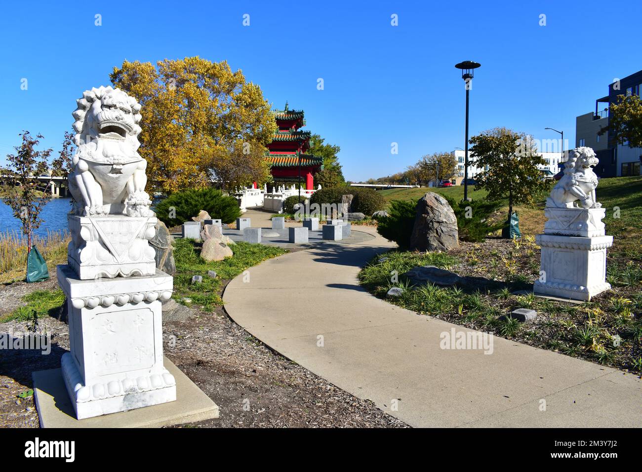 Robert d ray asian garden hi-res stock photography and images - Alamy