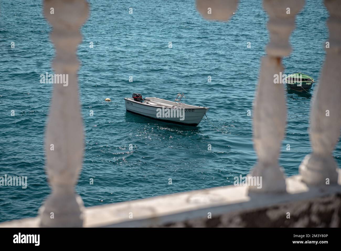 Floating columns hi-res stock photography and images - Alamy