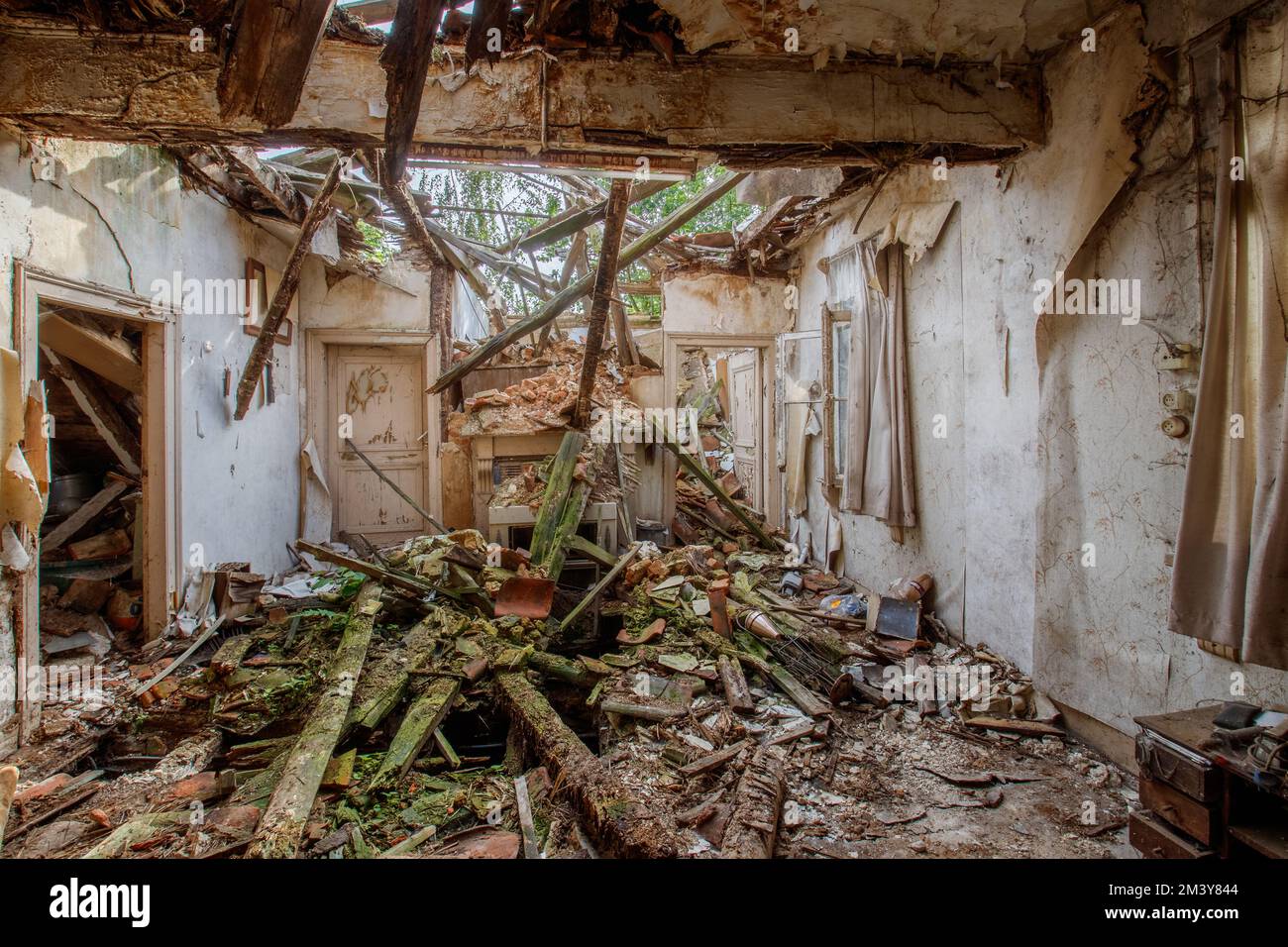 Collapsed panels hi-res stock photography and images - Alamy