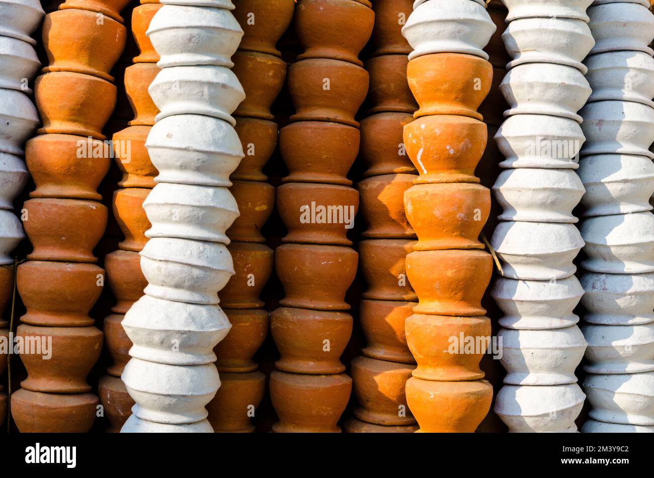 Piled pottery hi-res stock photography and images - Alamy