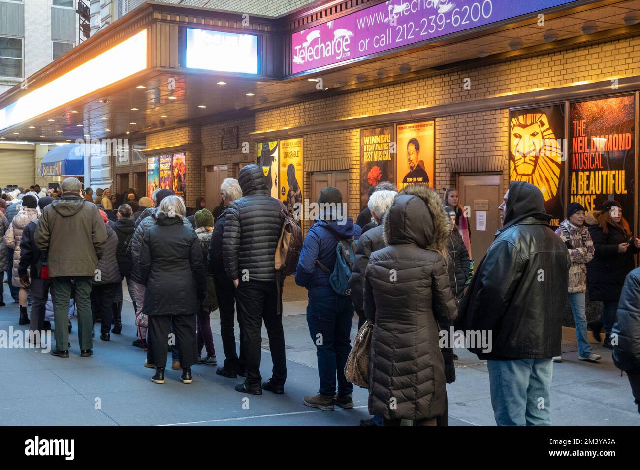 Queue of Broadway Patrons in Shubert Alley, Times Square, NYC, USA 2022 ...