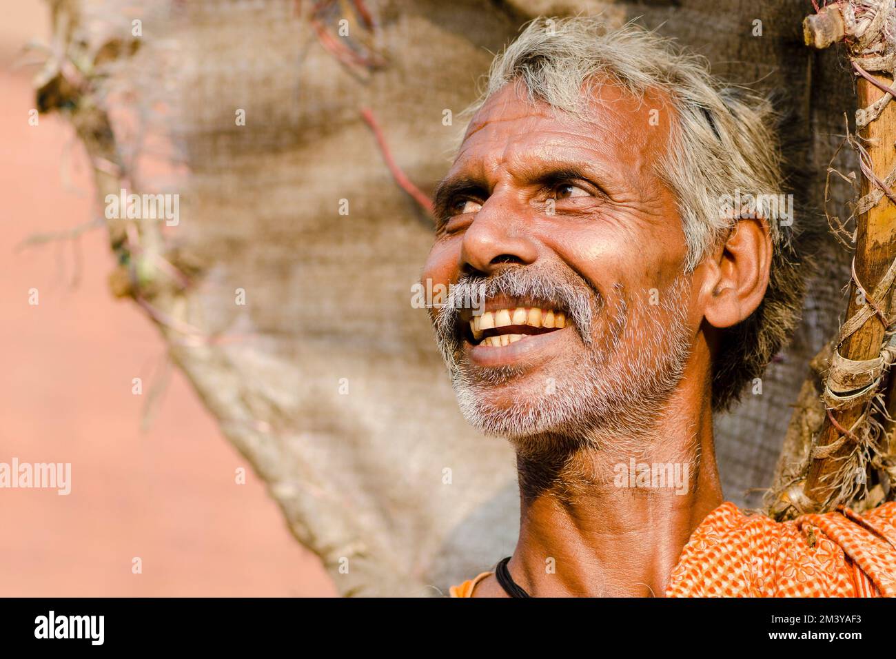 Indian man porter carrying hi-res stock photography and images - Alamy