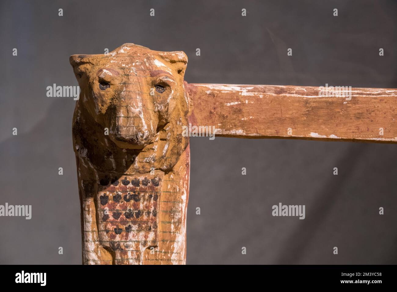 Ancient egyptian furniture hi-res stock photography and images - Alamy