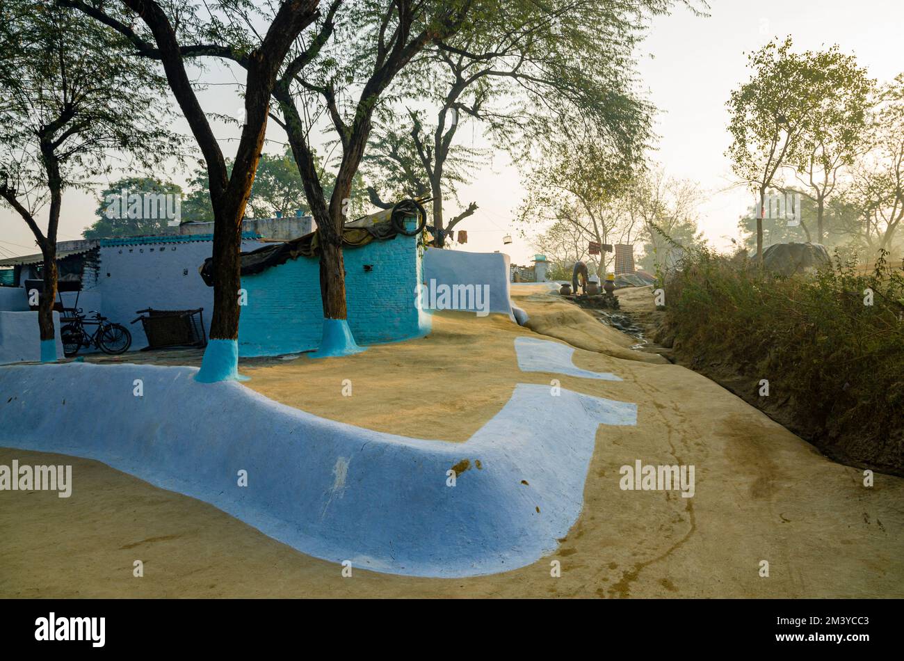 Typical village szenery in the outskirts of Agra, the place of the Taj ...