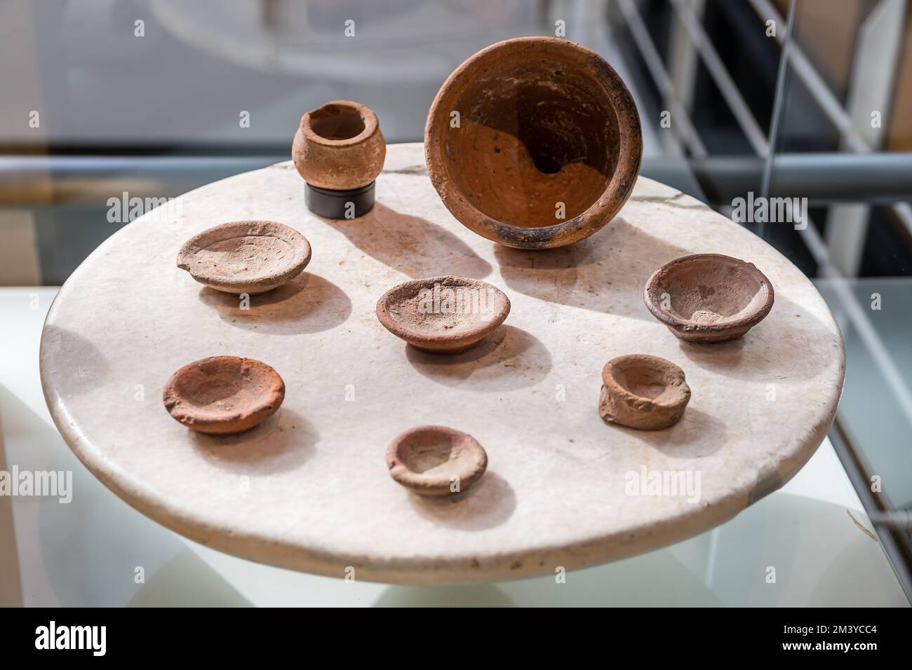 Offering table and models of votive vessels. Alabaster and pottery. 2nd ...