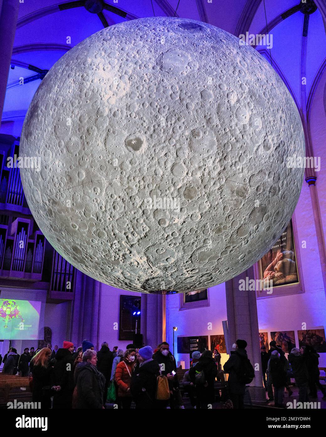 Münster, Germany. 17th Dec, 2022. People visit the 7-metre diameter ...