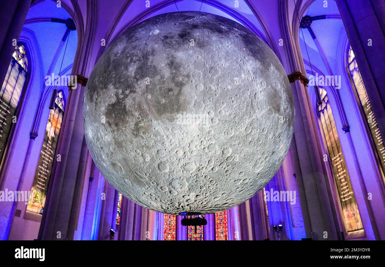 Münster, Germany. 17th Dec, 2022. People visit the 7-metre diameter ...