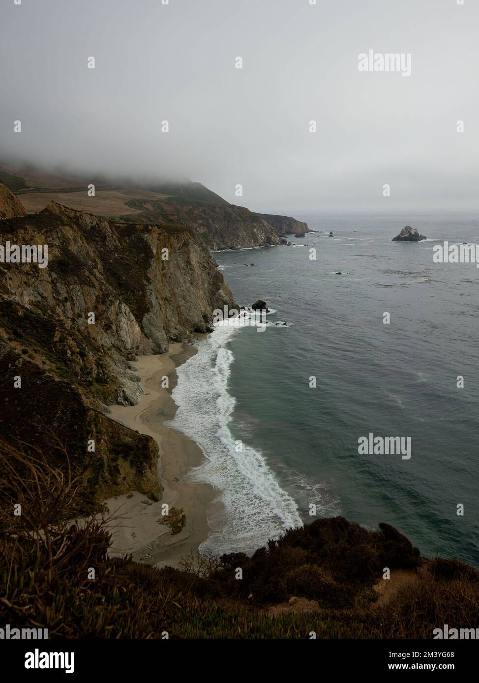 Mist on sea cliff hi-res stock photography and images - Alamy