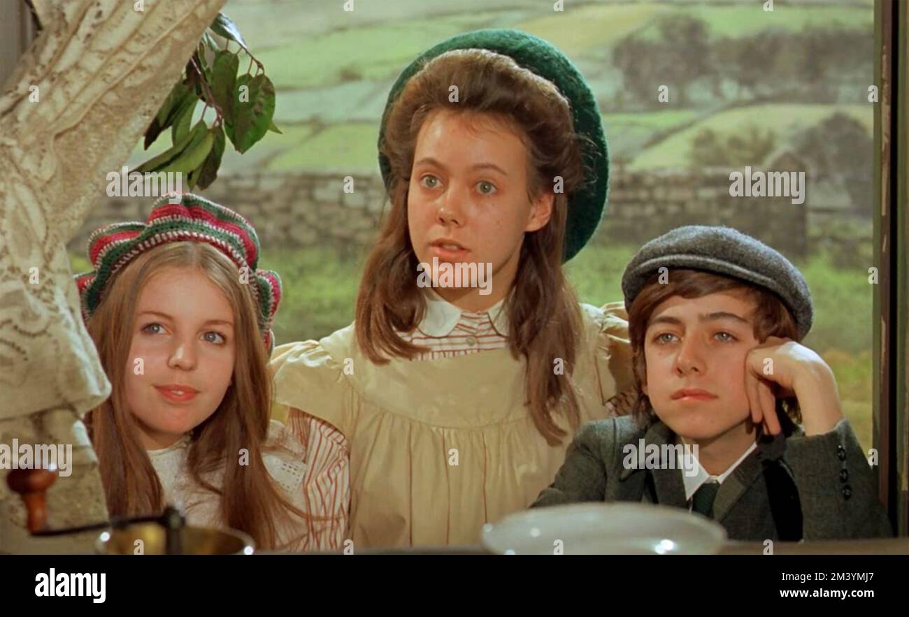 THE RAILWAY CHILDREN 1970 MGM-EMI film with from left: Sally Thomsett ...