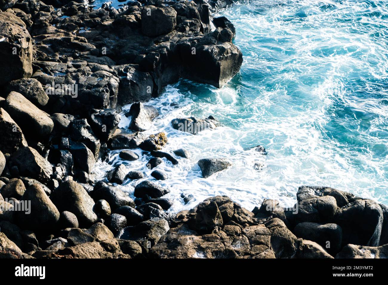 rocky hawaiian coast Stock Photo - Alamy