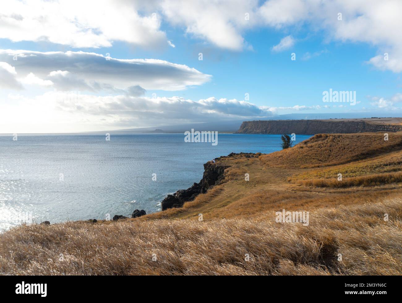 Hawaiian cliff sunset Stock Photo - Alamy