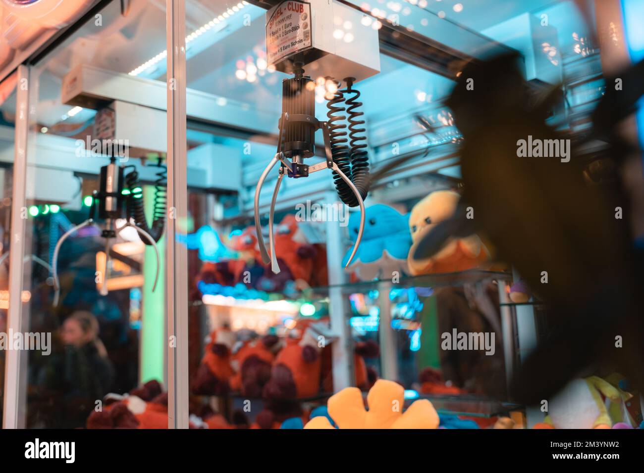 Claw crane game hi-res stock photography and images - Alamy