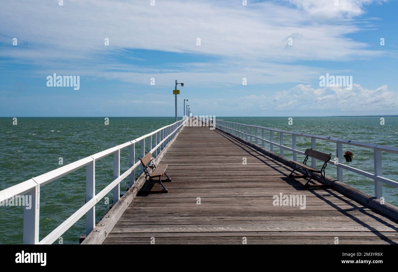 Resting bench seat on the historic pier in Urangan, Hervey Bay ...